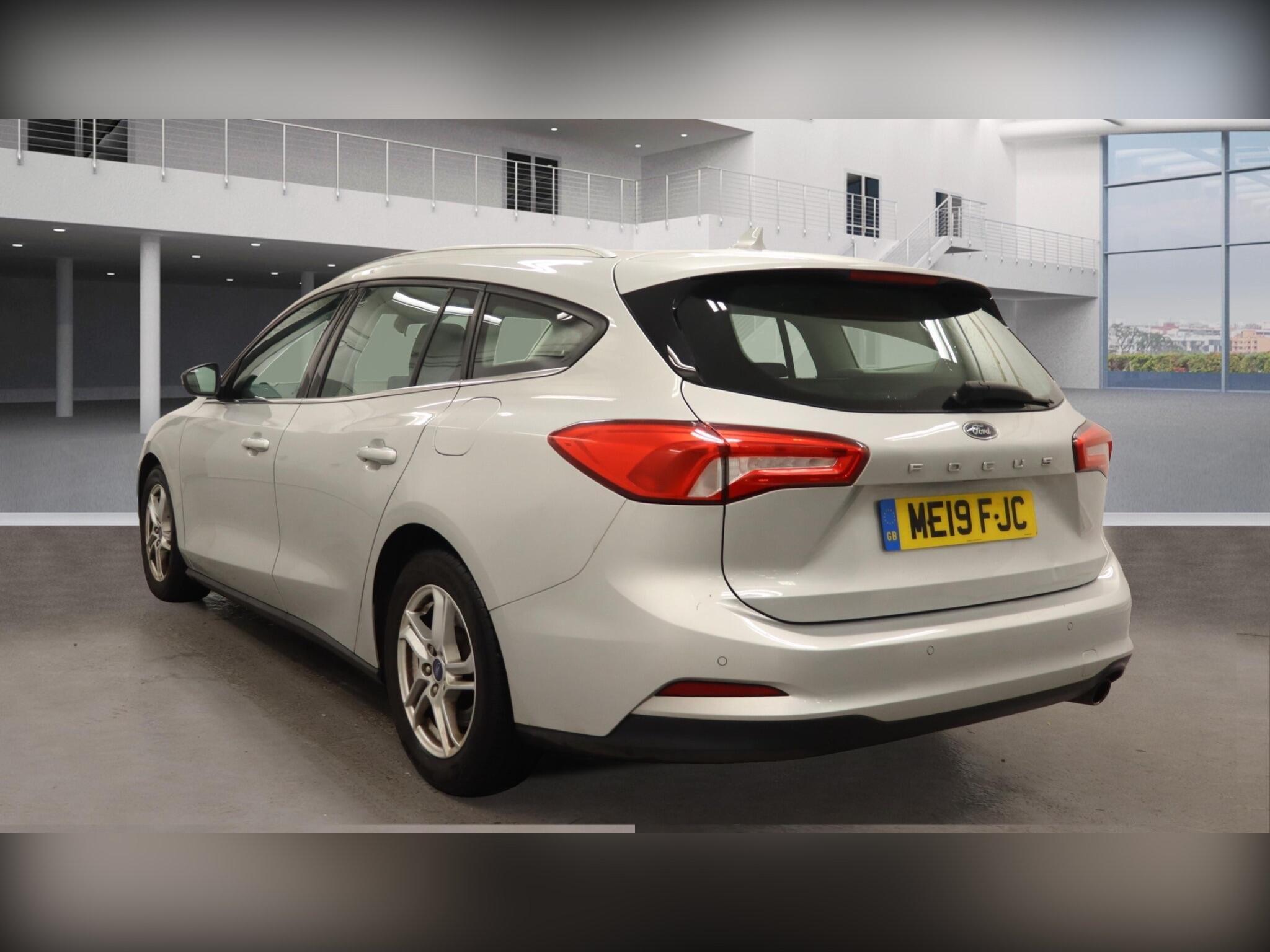 Used 2019 Ford Focus 1.0T EcoBoost Zetec Euro 6 (s/s) 5dr for sale in ...